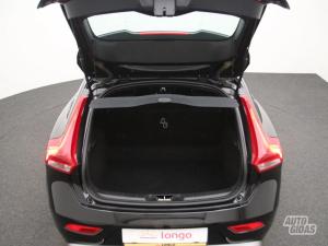 Black Volvo V40 2018 in Vilnius, with an engine capacity of 2.00 L and mileage of 179 thousand km for 12099 €, photo 33 on AUTOMOTO.COM.LV