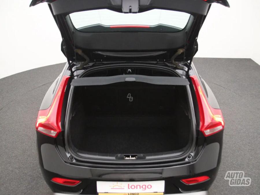 Black Volvo V40 2018 in Vilnius, with an engine capacity of 2.00 L and mileage of 179 thousand km for 12099 €, photo 33 on AUTOMOTO.COM.LV