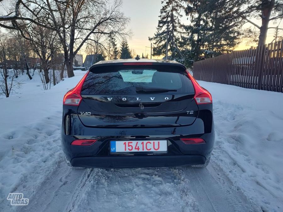 Melns Volvo V40 2018 Biržai, ar dzinēja tilpumu 1.50 L un nobraukumu 226 tūkst. km par 9999 €, foto 3 vietnē AUTOMOTO.COM.LV