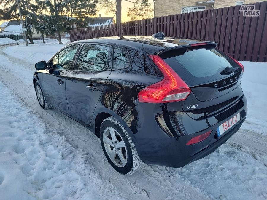 Melns Volvo V40 2018 Biržai, ar dzinēja tilpumu 1.50 L un nobraukumu 226 tūkst. km par 9999 €, foto 4 vietnē AUTOMOTO.COM.LV