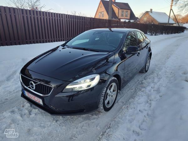 Black Volvo V40 2018 in Birzai, with an engine capacity of 1.50 L and mileage of 226 thousand km for 9999 €, photo 4 on AUTOMOTO.COM.LV
