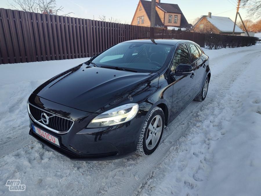 Melns Volvo V40 2018 Biržai, ar dzinēja tilpumu 1.50 L un nobraukumu 226 tūkst. km par 9999 €, foto 5 vietnē AUTOMOTO.COM.LV