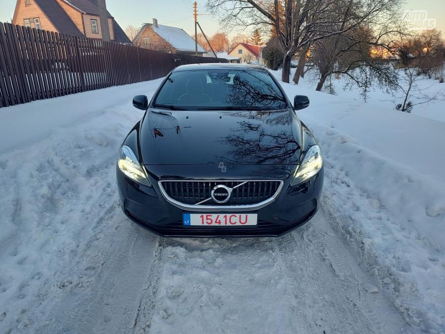 Melns Volvo V40 2018 Biržai, ar dzinēja tilpumu 1.50 L un nobraukumu 226 tūkst. km par 9999 €, foto 6 vietnē AUTOMOTO.COM.LV