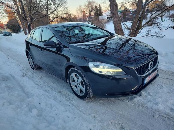 Black Volvo V40 2018 in Birzai, with an engine capacity of 1.50 L and mileage of 226 thousand km for 9999 €, photo 6 on AUTOMOTO.COM.LV