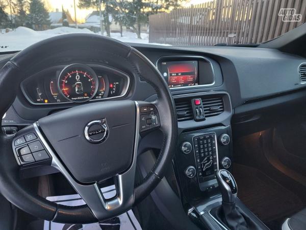 Black Volvo V40 2018 in Birzai, with an engine capacity of 1.50 L and mileage of 226 thousand km for 9999 €, photo 9 on AUTOMOTO.COM.LV
