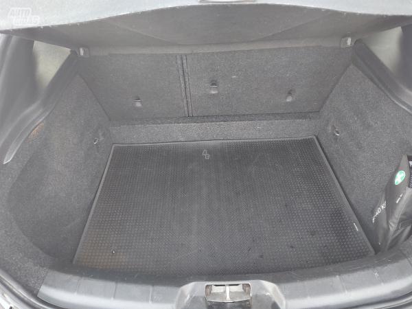 Black Volvo V40 2018 in Birzai, with an engine capacity of 1.50 L and mileage of 226 thousand km for 9999 €, photo 10 on AUTOMOTO.COM.LV