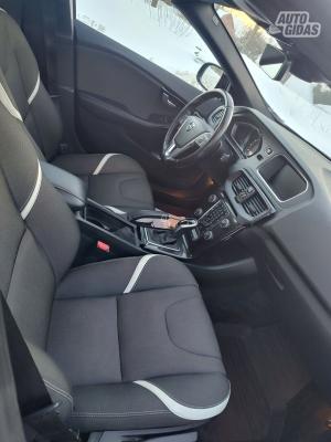 Melns Volvo V40 2018 Biržai, ar dzinēja tilpumu 1.50 L un nobraukumu 226 tūkst. km par 9999 €, foto 12 vietnē AUTOMOTO.COM.LV