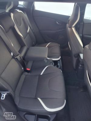 Melns Volvo V40 2018 Biržai, ar dzinēja tilpumu 1.50 L un nobraukumu 226 tūkst. km par 9999 €, foto 13 vietnē AUTOMOTO.COM.LV