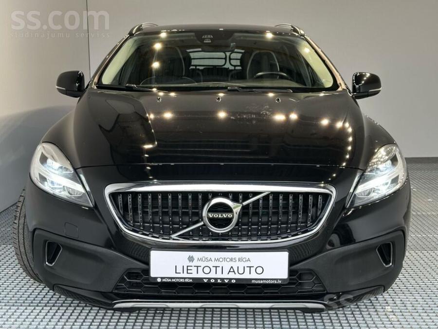 Melns Volvo V40 2018 Rīga, ar dzinēja tilpumu 2.00 L un nobraukumu 120 tūkst. km par 13900 €, foto 3 vietnē AUTOMOTO.COM.LV