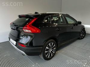 Melns Volvo V40 2018 Rīga, ar dzinēja tilpumu 2.00 L un nobraukumu 120 tūkst. km par 13900 €, foto 4 vietnē AUTOMOTO.COM.LV
