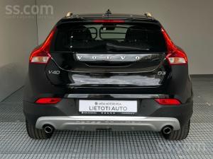Melns Volvo V40 2018 Rīga, ar dzinēja tilpumu 2.00 L un nobraukumu 120 tūkst. km par 13900 €, foto 5 vietnē AUTOMOTO.COM.LV