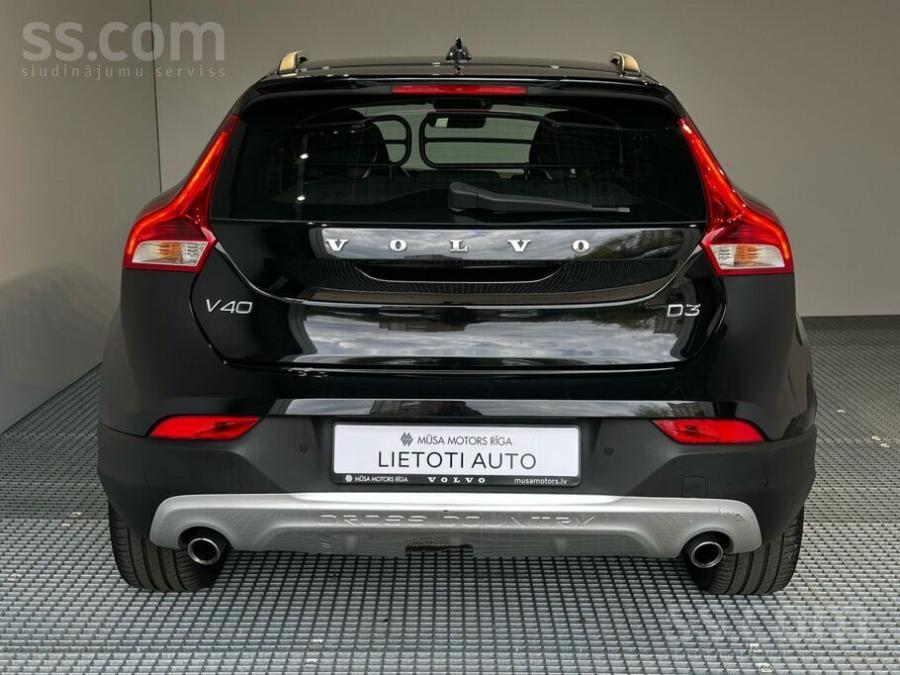 Melns Volvo V40 2018 Rīga, ar dzinēja tilpumu 2.00 L un nobraukumu 120 tūkst. km par 13900 €, foto 5 vietnē AUTOMOTO.COM.LV
