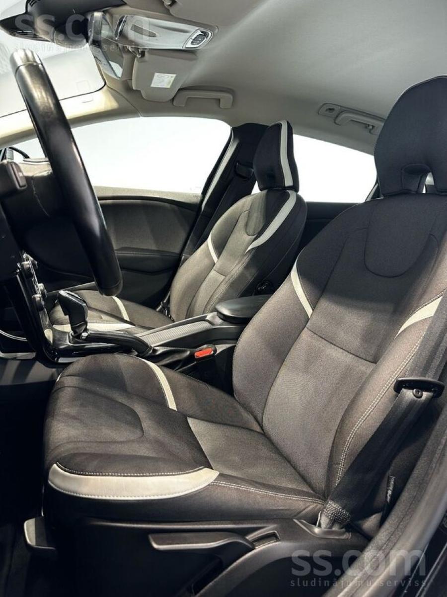 Melns Volvo V40 2018 Rīga, ar dzinēja tilpumu 2.00 L un nobraukumu 120 tūkst. km par 13900 €, foto 8 vietnē AUTOMOTO.COM.LV