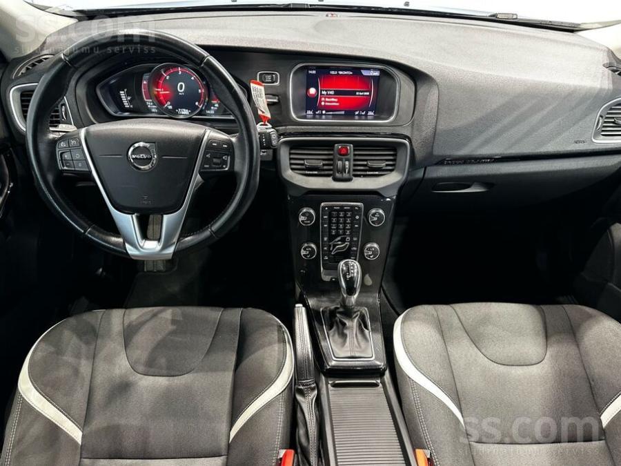 Melns Volvo V40 2018 Rīga, ar dzinēja tilpumu 2.00 L un nobraukumu 120 tūkst. km par 13900 €, foto 10 vietnē AUTOMOTO.COM.LV