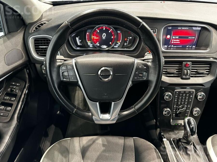 Melns Volvo V40 2018 Rīga, ar dzinēja tilpumu 2.00 L un nobraukumu 120 tūkst. km par 13900 €, foto 11 vietnē AUTOMOTO.COM.LV