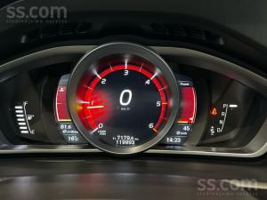 Melns Volvo V40 2018 Rīga, ar dzinēja tilpumu 2.00 L un nobraukumu 120 tūkst. km par 13900 €, foto 12 vietnē AUTOMOTO.COM.LV