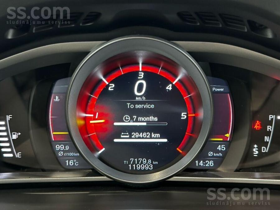 Melns Volvo V40 2018 Rīga, ar dzinēja tilpumu 2.00 L un nobraukumu 120 tūkst. km par 13900 €, foto 13 vietnē AUTOMOTO.COM.LV