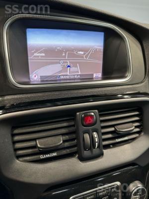 Melns Volvo V40 2018 Rīga, ar dzinēja tilpumu 2.00 L un nobraukumu 120 tūkst. km par 13900 €, foto 15 vietnē AUTOMOTO.COM.LV