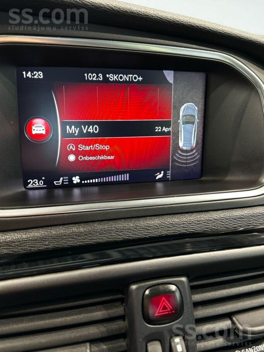 Melns Volvo V40 2018 Rīga, ar dzinēja tilpumu 2.00 L un nobraukumu 120 tūkst. km par 13900 €, foto 17 vietnē AUTOMOTO.COM.LV