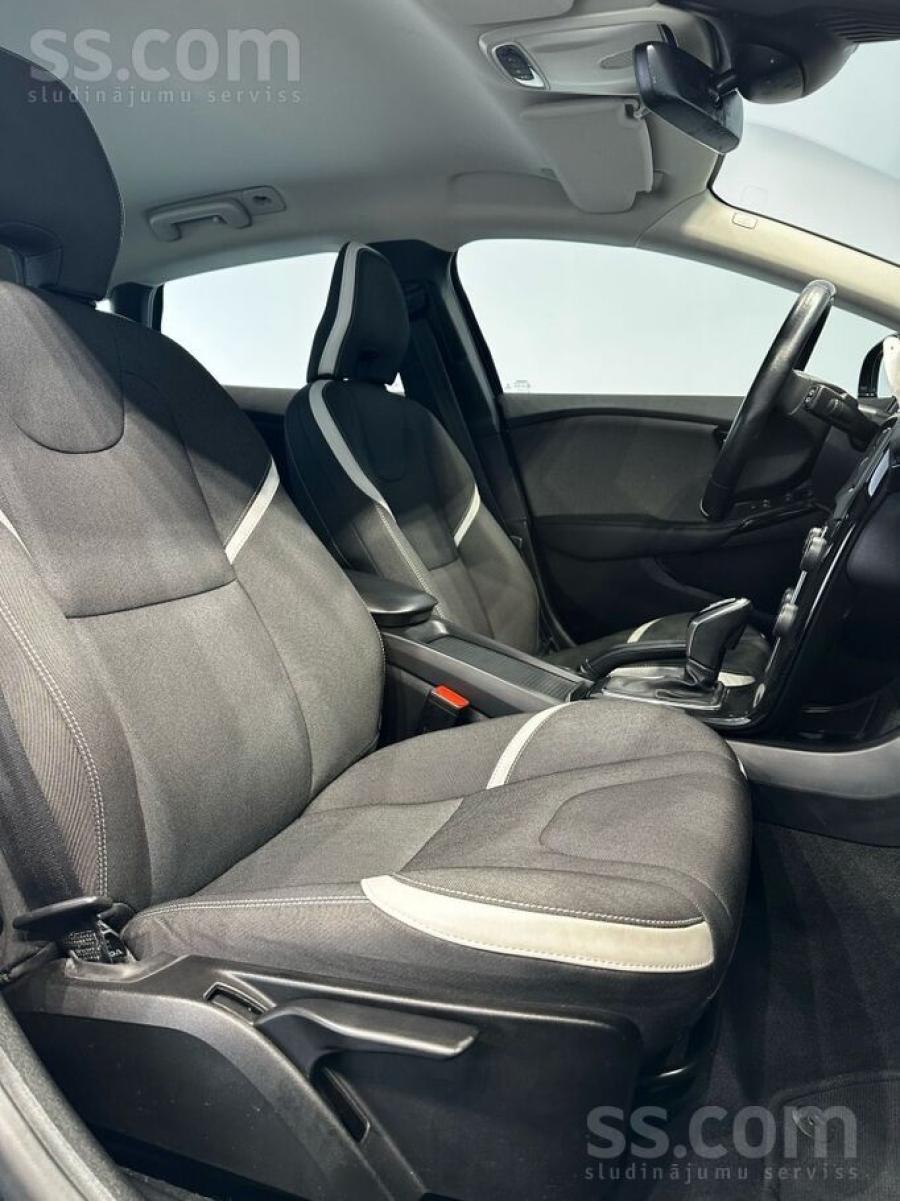 Melns Volvo V40 2018 Rīga, ar dzinēja tilpumu 2.00 L un nobraukumu 120 tūkst. km par 13900 €, foto 19 vietnē AUTOMOTO.COM.LV