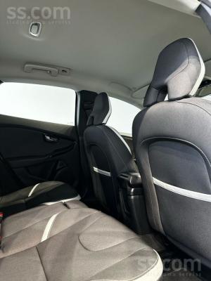 Melns Volvo V40 2018 Rīga, ar dzinēja tilpumu 2.00 L un nobraukumu 120 tūkst. km par 13900 €, foto 20 vietnē AUTOMOTO.COM.LV