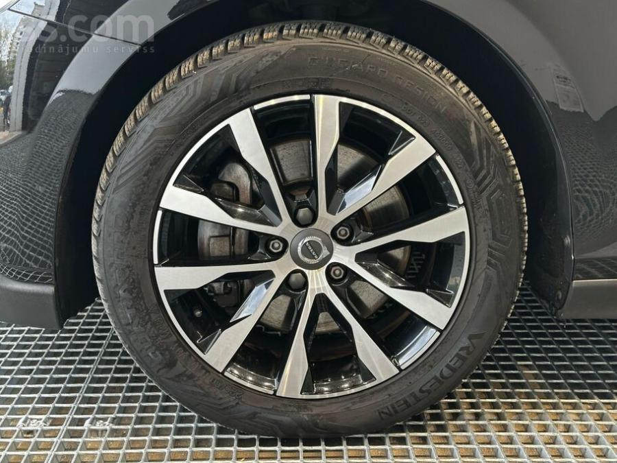 Melns Volvo V40 2018 Rīga, ar dzinēja tilpumu 2.00 L un nobraukumu 120 tūkst. km par 13900 €, foto 22 vietnē AUTOMOTO.COM.LV