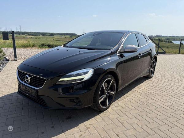 Black Volvo V40 2018 in Alytus, with an engine capacity of 2.00 L and mileage of 269 thousand km for 8950 €, photo 1 on AUTOMOTO.COM.LV