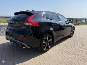 Black Volvo V40 2018 in Alytus, with an engine capacity of 2.00 L and mileage of 269 thousand km for 8950 €, photo 4 on AUTOMOTO.COM.LV