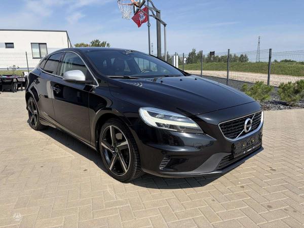 Black Volvo V40 2018 in Alytus, with an engine capacity of 2.00 L and mileage of 269 thousand km for 8950 €, photo 4 on AUTOMOTO.COM.LV