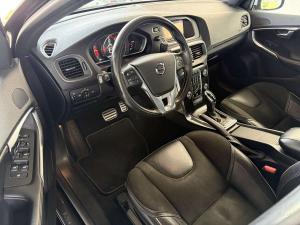 Black Volvo V40 2018 in Alytus, with an engine capacity of 2.00 L and mileage of 269 thousand km for 8950 €, photo 6 on AUTOMOTO.COM.LV