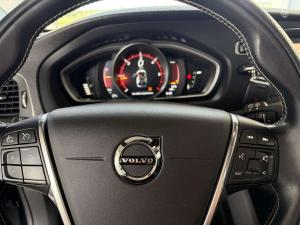 Black Volvo V40 2018 in Alytus, with an engine capacity of 2.00 L and mileage of 269 thousand km for 8950 €, photo 11 on AUTOMOTO.COM.LV