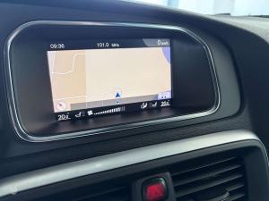 Black Volvo V40 2018 in Alytus, with an engine capacity of 2.00 L and mileage of 269 thousand km for 8950 €, photo 12 on AUTOMOTO.COM.LV