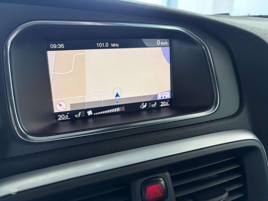 Black Volvo V40 2018 in Alytus, with an engine capacity of 2.00 L and mileage of 269 thousand km for 8950 €, photo 12 on AUTOMOTO.COM.LV
