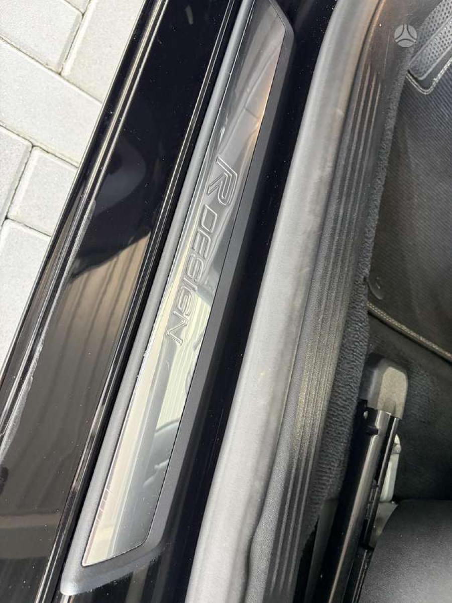 Black Volvo V40 2018 in Alytus, with an engine capacity of 2.00 L and mileage of 269 thousand km for 8950 €, photo 14 on AUTOMOTO.COM.LV