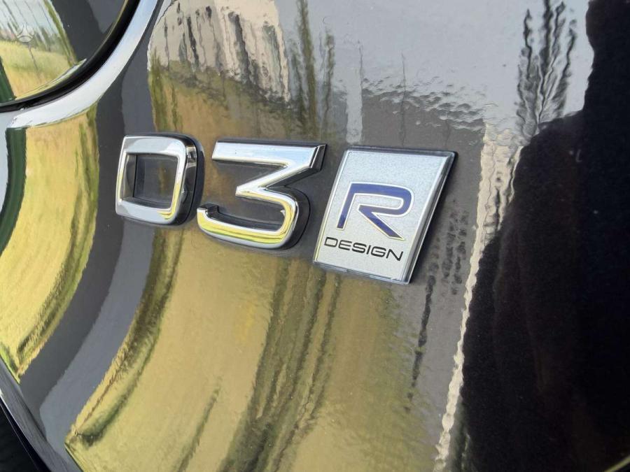 Black Volvo V40 2018 in Alytus, with an engine capacity of 2.00 L and mileage of 269 thousand km for 8950 €, photo 15 on AUTOMOTO.COM.LV