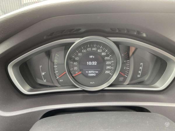 Черный Вольво В40 2018 в Клайпеда, объемом двигателя 2.00 л и пробегом 156 тыс. км за 10000 €, фото 7 на AUTOMOTO.COM.LV