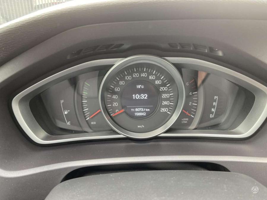 Черный Вольво В40 2018 в Клайпеда, объемом двигателя 2.00 л и пробегом 156 тыс. км за 10000 €, фото 8 на AUTOMOTO.COM.LV