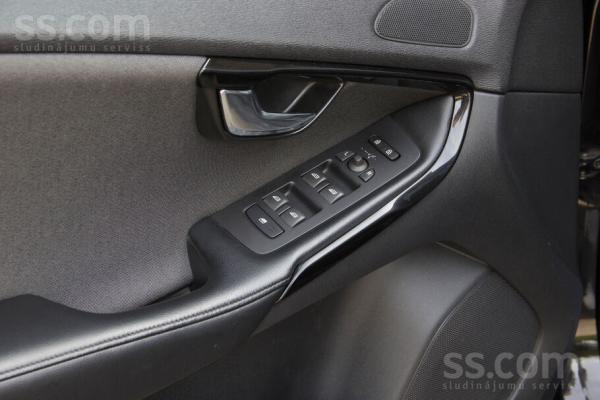 Melns Volvo V40 2018 Tukums, ar dzinēja tilpumu 2.00 L un nobraukumu 167 tūkst. km par 9900 €, foto 7 vietnē AUTOMOTO.COM.LV