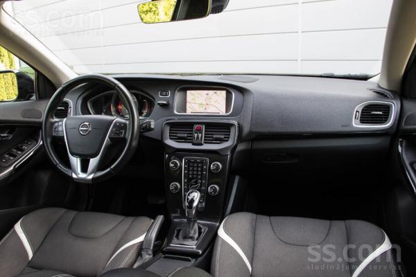 Melns Volvo V40 2018 Tukums, ar dzinēja tilpumu 2.00 L un nobraukumu 167 tūkst. km par 9900 €, foto 9 vietnē AUTOMOTO.COM.LV