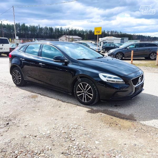 Melns Volvo V40 2019 Viļņa, ar dzinēja tilpumu 1.50 L un nobraukumu 245 tūkst. km par 10800 €, foto 3 vietnē AUTOMOTO.COM.LV