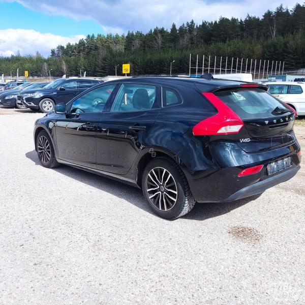 Melns Volvo V40 2019 Viļņa, ar dzinēja tilpumu 1.50 L un nobraukumu 245 tūkst. km par 10800 €, foto 6 vietnē AUTOMOTO.COM.LV