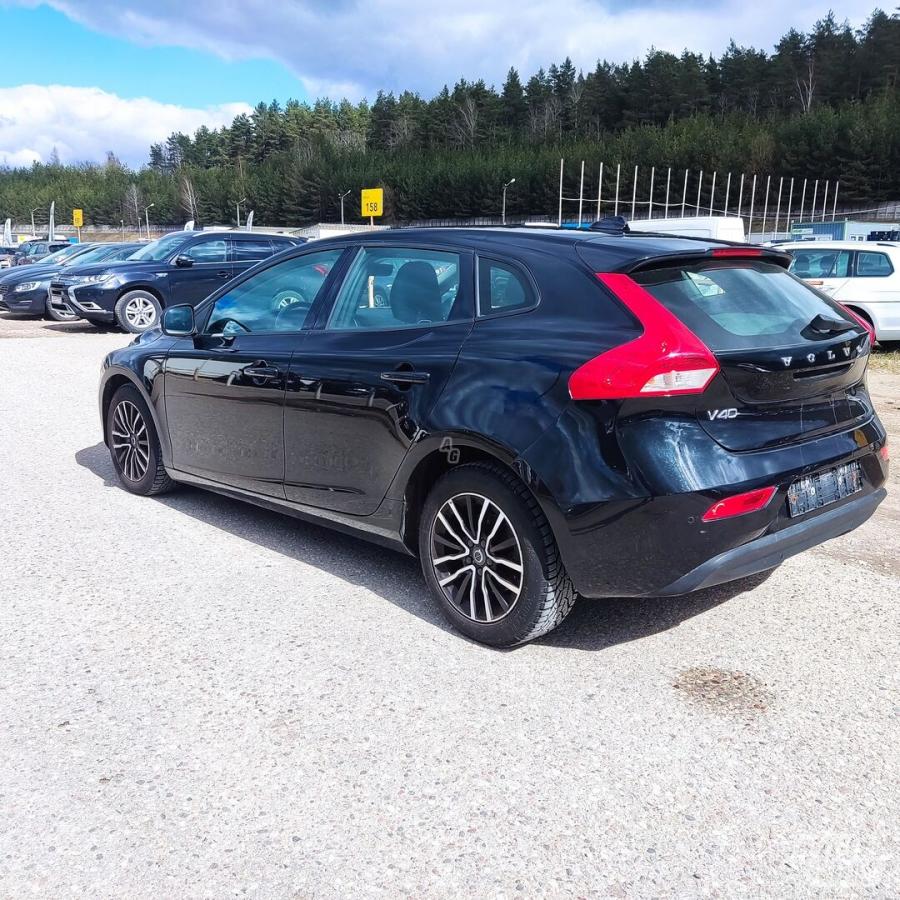Melns Volvo V40 2019 Viļņa, ar dzinēja tilpumu 1.50 L un nobraukumu 245 tūkst. km par 10800 €, foto 7 vietnē AUTOMOTO.COM.LV