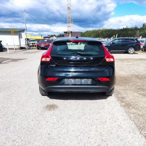 Melns Volvo V40 2019 Viļņa, ar dzinēja tilpumu 1.50 L un nobraukumu 245 tūkst. km par 10800 €, foto 8 vietnē AUTOMOTO.COM.LV
