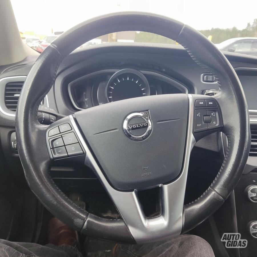 Melns Volvo V40 2019 Viļņa, ar dzinēja tilpumu 1.50 L un nobraukumu 245 tūkst. km par 10800 €, foto 14 vietnē AUTOMOTO.COM.LV