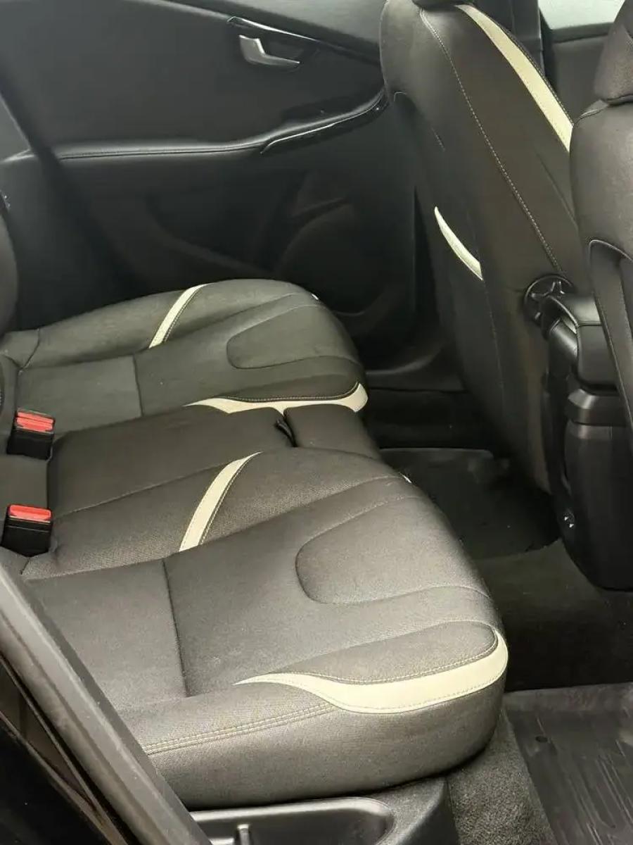 Melns Volvo V40 2019 Rīga, ar dzinēja tilpumu 1.50 L un nobraukumu 137 tūkst. km par 11800 €, foto 12 vietnē AUTOMOTO.COM.LV