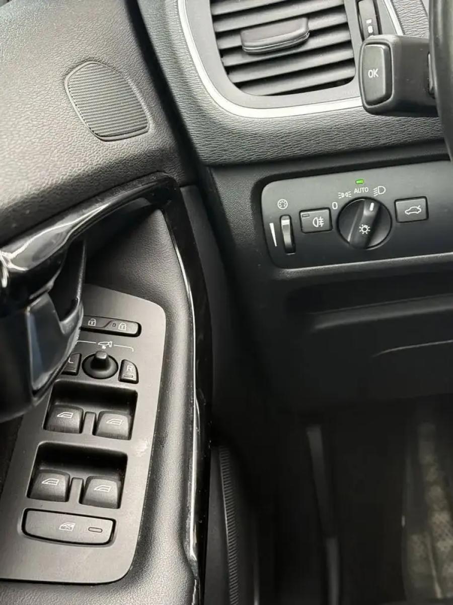 Melns Volvo V40 2019 Rīga, ar dzinēja tilpumu 1.50 L un nobraukumu 137 tūkst. km par 11800 €, foto 18 vietnē AUTOMOTO.COM.LV