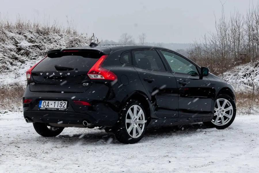 Melns Volvo V40 2019 Rīga, ar dzinēja tilpumu 2.00 L un nobraukumu 169 tūkst. km par 12995 €, foto 5 vietnē AUTOMOTO.COM.LV