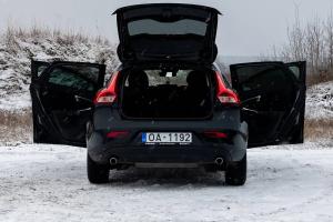 Melns Volvo V40 2019 Rīga, ar dzinēja tilpumu 2.00 L un nobraukumu 169 tūkst. km par 12995 €, foto 6 vietnē AUTOMOTO.COM.LV