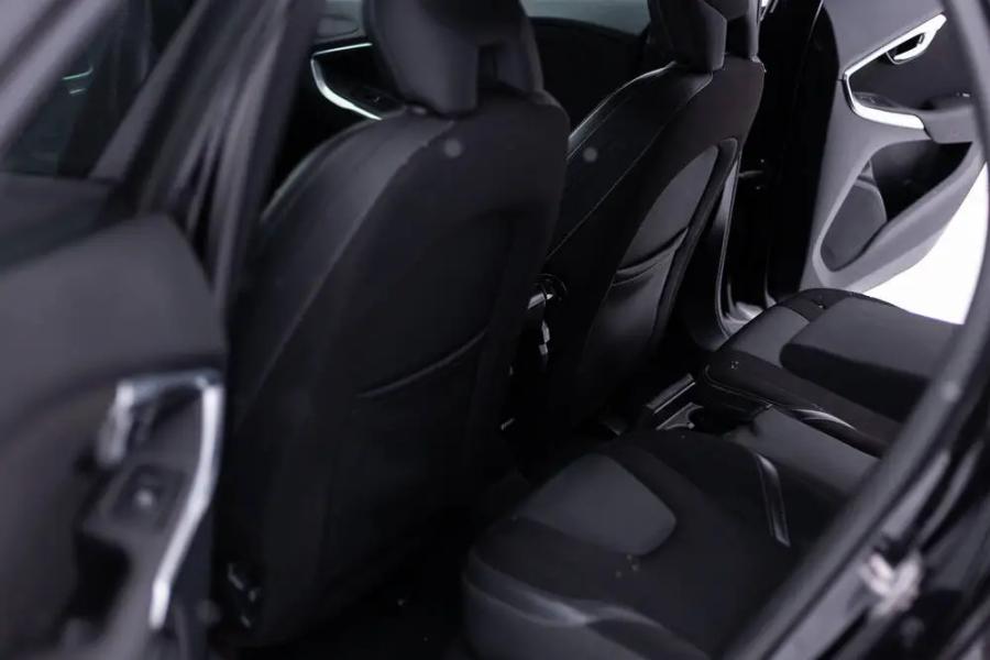 Melns Volvo V40 2019 Rīga, ar dzinēja tilpumu 2.00 L un nobraukumu 169 tūkst. km par 12995 €, foto 9 vietnē AUTOMOTO.COM.LV
