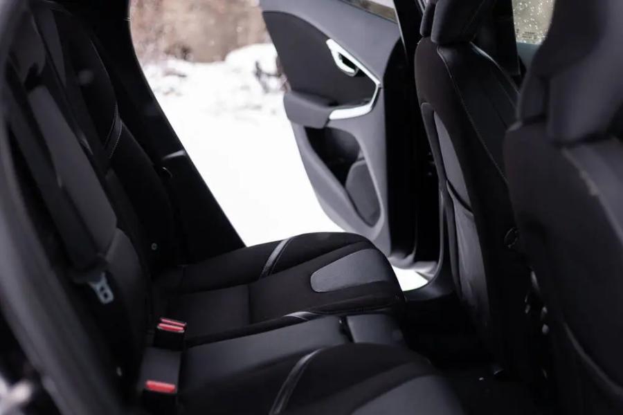 Melns Volvo V40 2019 Rīga, ar dzinēja tilpumu 2.00 L un nobraukumu 169 tūkst. km par 12995 €, foto 12 vietnē AUTOMOTO.COM.LV